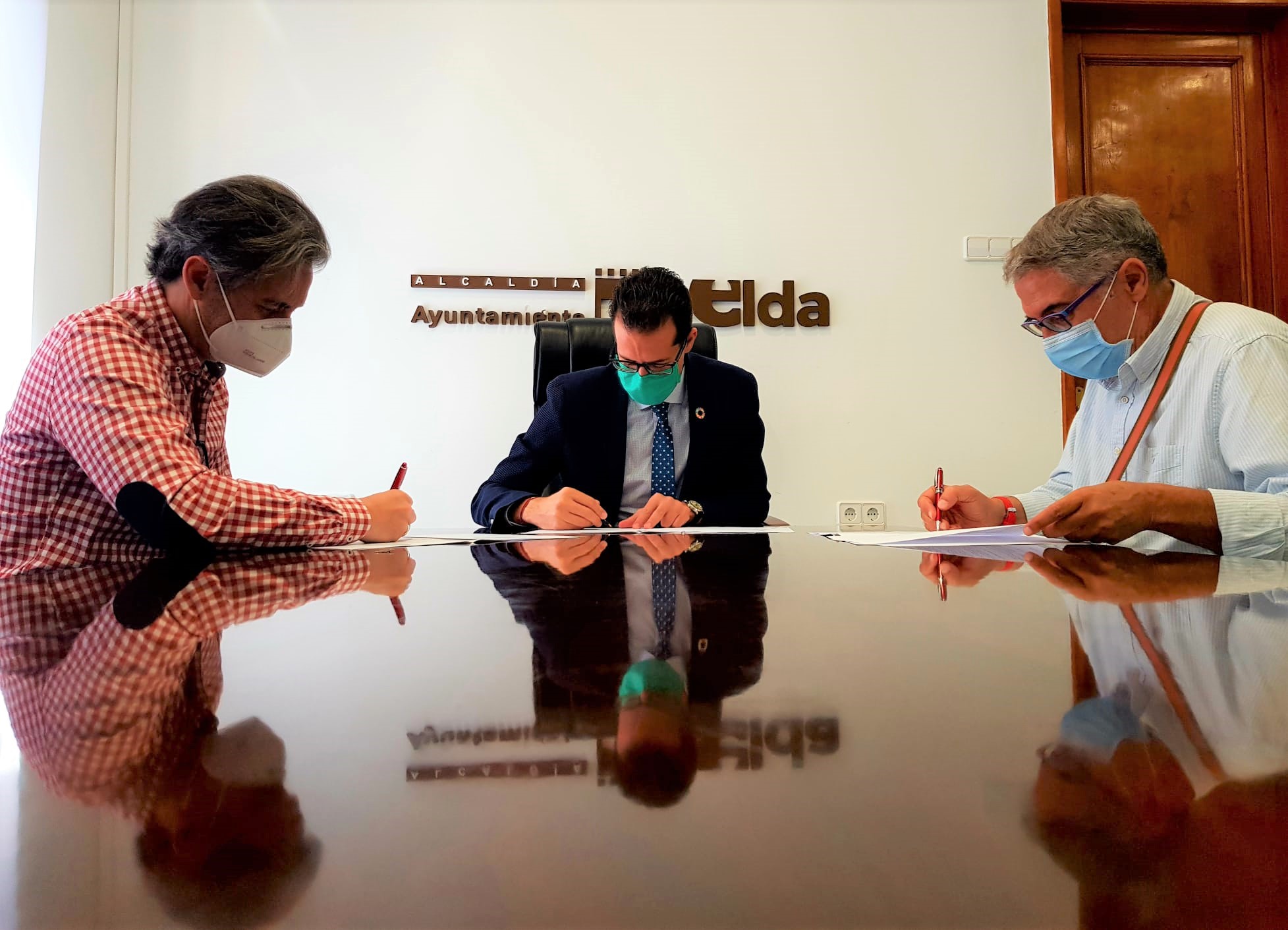 El Ayuntamiento de Elda firma el convenio de colaboración con el CBM Elda Prestigio | Excmo ...